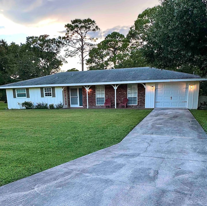 Serene Cozy Clean 3/2 Home. King Ste, Dogs Welcome - Vero Beach, FL