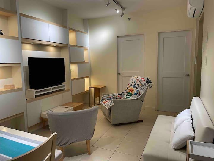 Zen Space With Study & Balcony - Free Wi-fi - Makati