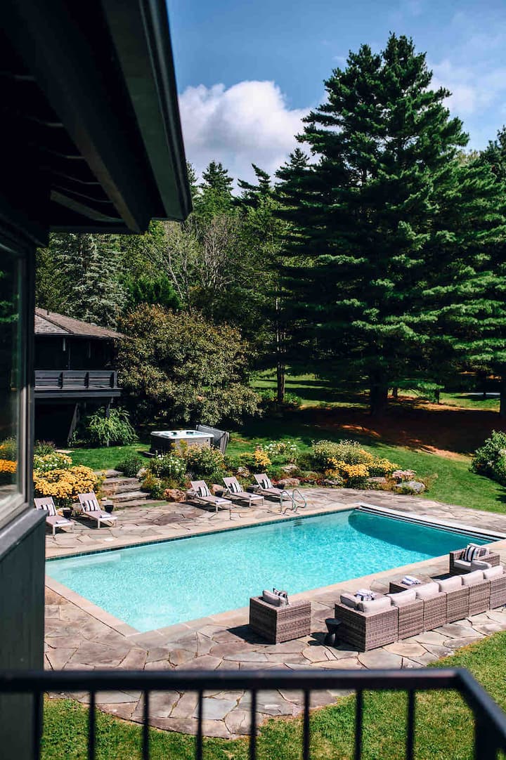 Book Summer Now! Meadowstone Manor-14 Bdrm - Stowe, VT