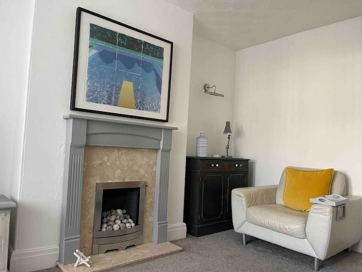 2 Bed Flat/parking & Guest And Contractors Welcome - Plymouth