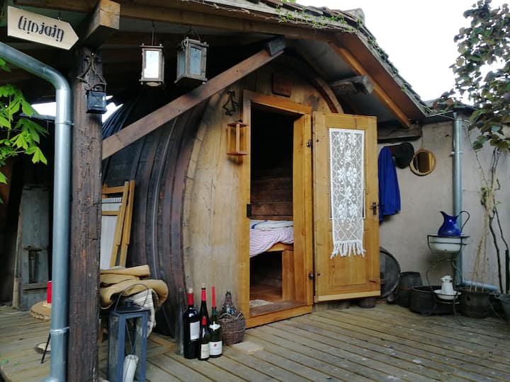 Le Lit Di'vin, Un Tonneau Au Fond Du Jardin. - Obernai