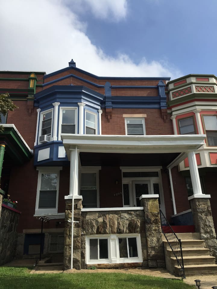 Lovely 2 Bedroom W/balcony Near Hopkins University - Parkville, MD