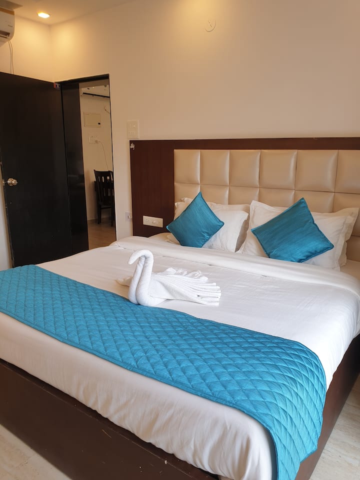 King's Suites - Stylish 2bhk, Pool, Wi-fi, Arpora - Goa