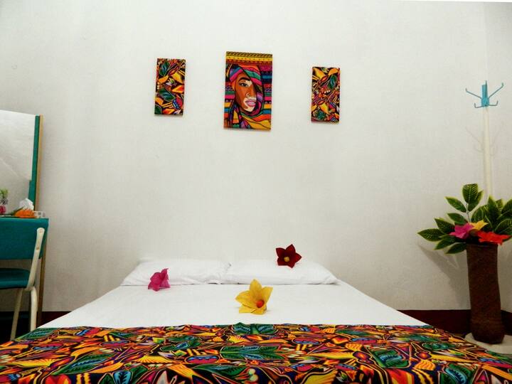 Large Vintage Room With Private Bathroom. - Honda