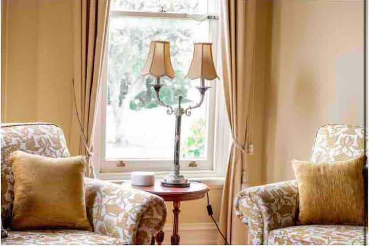 Luxury, Waterfront House, Inner City Location! - Devonport