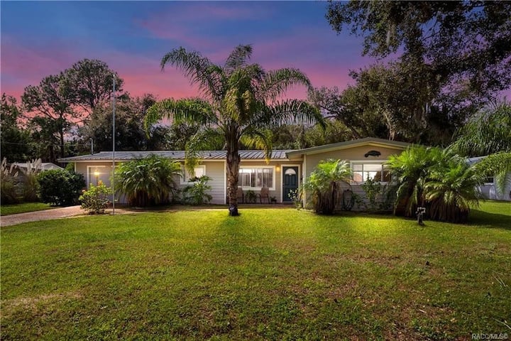 River’s Edge Retreat - Crystal River, FL