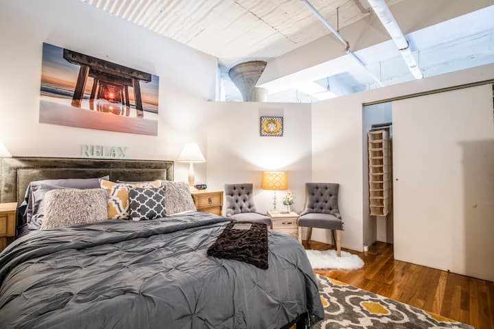 Views! Mid Lodo And Rhino, Super Walkable! Dogs Ok - Denver