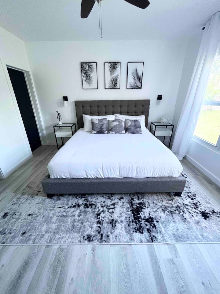 Hidden Hideaway House -7 Mile -2king/1queen- Pool - Cayman Islands