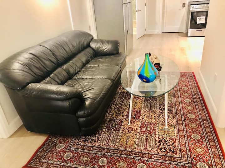 1 Bedroom (Rm 3) Of Roncesvalles Basement Unit - 토론토