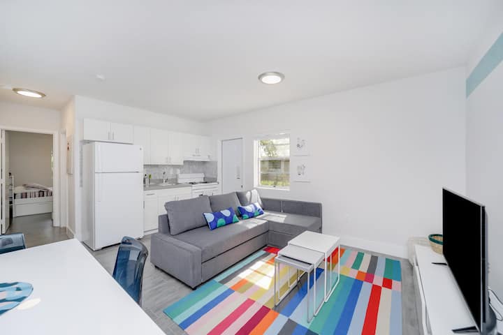 Lovely Large 1 Bedroom In North Miami ! - Miami Gardens, FL