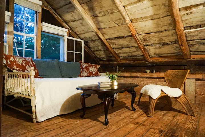 Magical Charming 1850s Barn On Idyllic Former Farm - Mills Norrie State Park, Staatsburg