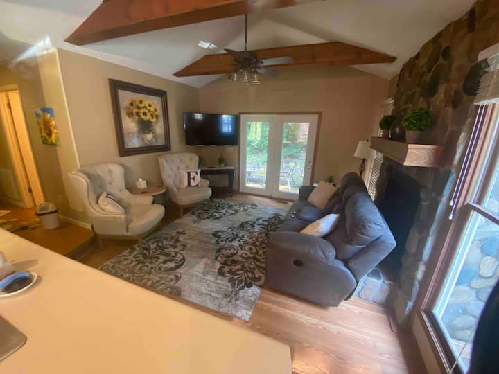 Elderwood Escape Near Clemson - Lake Keowee, SC