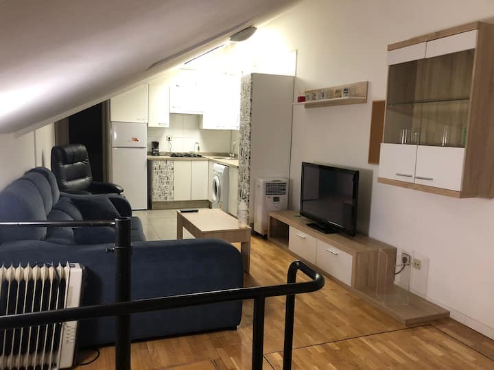 Apartamento Abuhardillado En El Centro De León - León