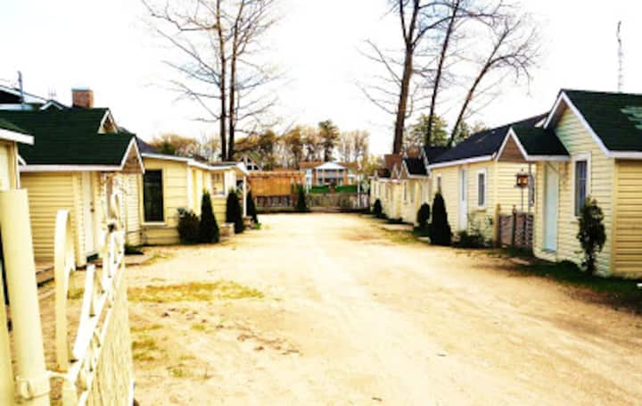 2 -Sun Angel Court Couples Cabin 2 - Wasaga Beach