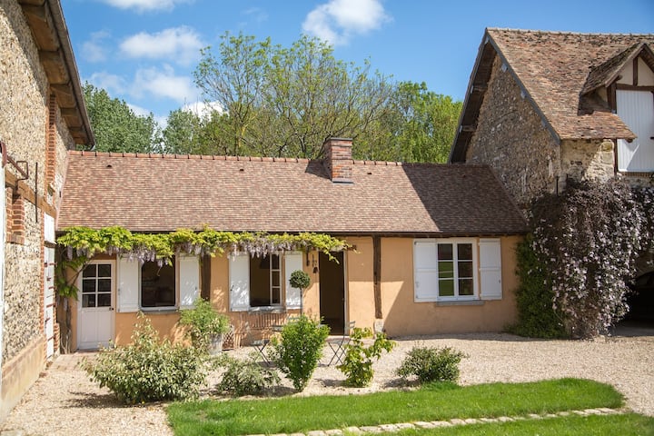 Ferme De La Queue D'haye - "La Pommeraie" - Tourny