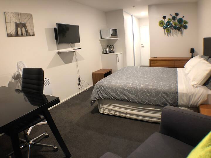 Spacious Executive City Centre Studio - Christchurch