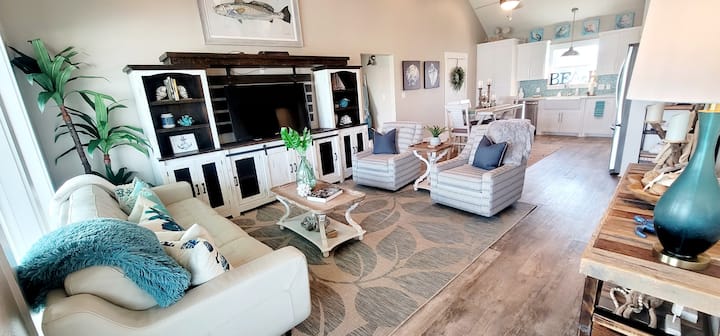 Cheerful 3 Bedroom Cottage With Breathtaking Views - Crystal Beach, TX
