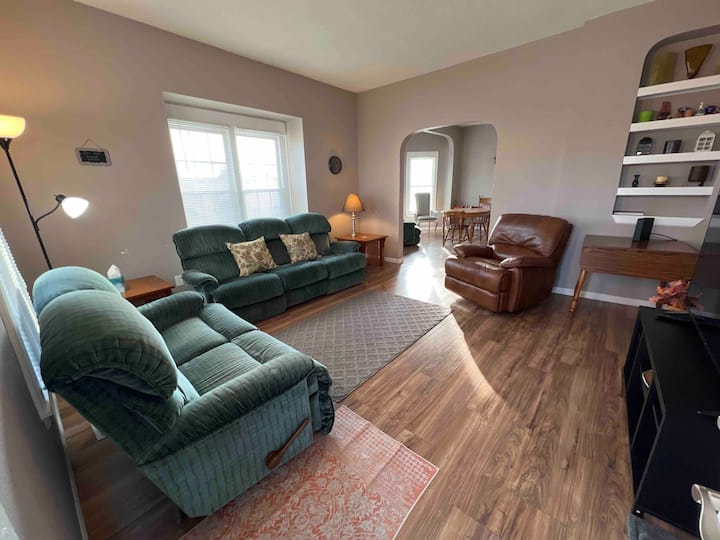 Sw Lovely 2 Bedroom Unit Free Parking Out Front - Cedar Rapids, IA