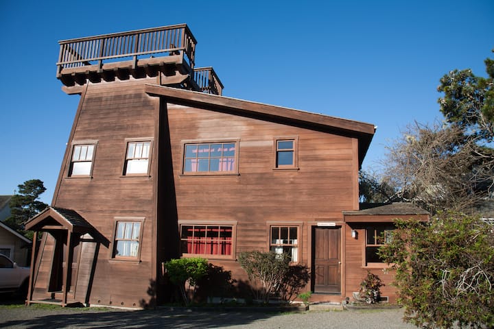 Redwood Tower - Dog Friendly - Mendocino, CA