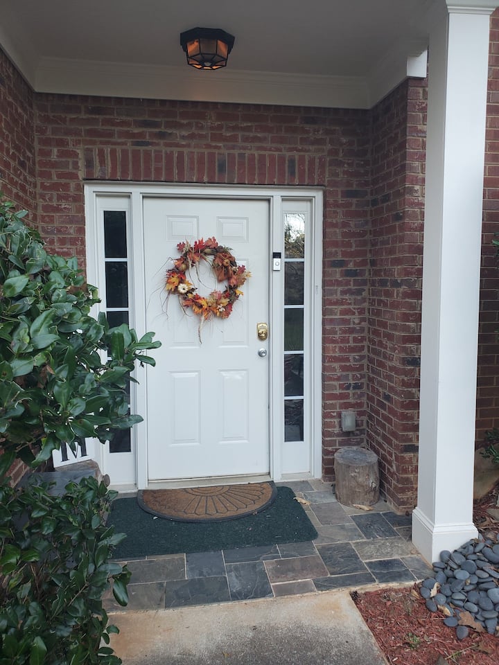 Private Basement Living Space. - Duluth, GA