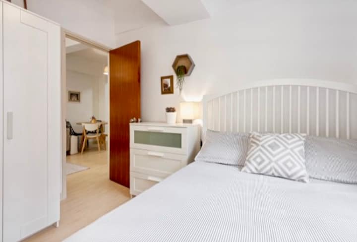 Private 2 Bedrooms Flat In Heart Of Central-soho - Hong Kong