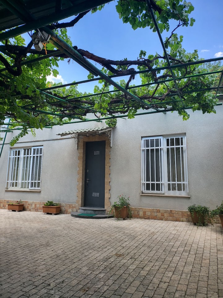 Nice And Cozy Guest House - Erivan