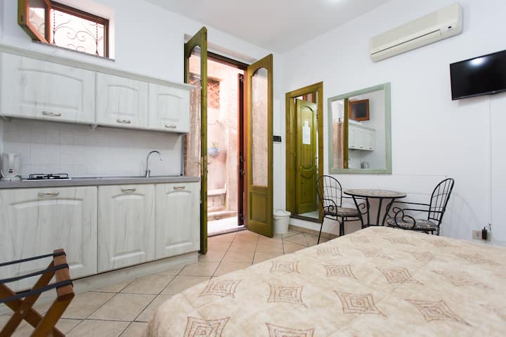 B&b Diana Brown, Camera Privata Con Bagno - Lipari