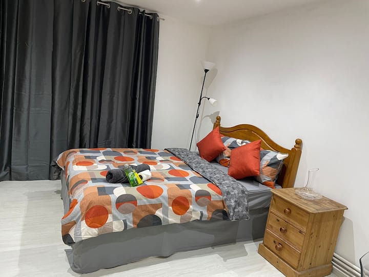 Private Double Room In Shared Flat Only For Female - Harrow