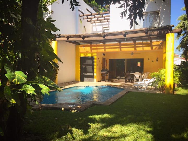 Las Cinco Marias - Puerto San José