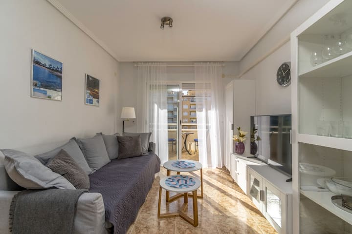 Sunny Two Bedroom Apartment Near The Beaches - Torrevieja