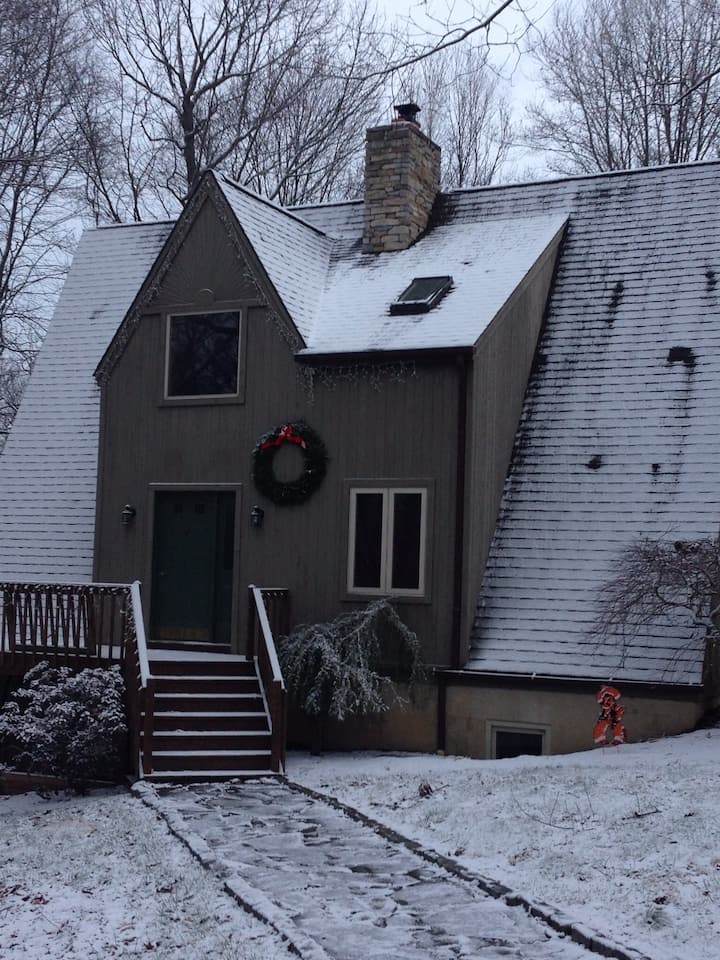 Woody Lodge Home
3 Bedroom 2 Bathroom - Kirkwood, PA