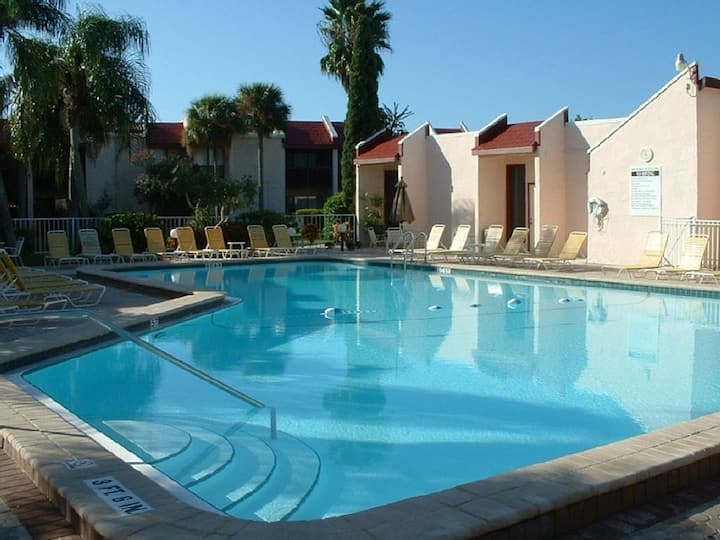 Minutes To The Beach! Gorgeous 2 Bed-2 Bath Condo! - Cortez Beach, FL