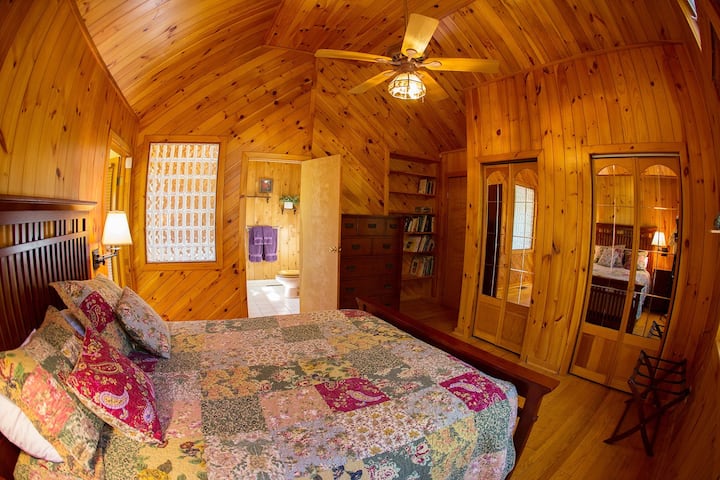 Luxurious Riverfront, Floorplan for Personal Space - Cabins for Rent in ...