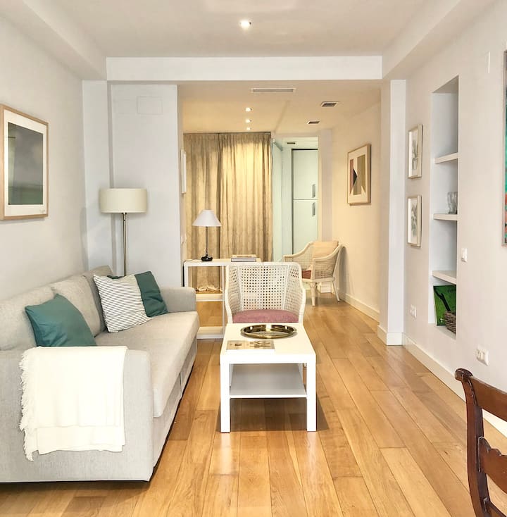 The Best Location For This Cozy & Quiet Apartment - Seville
