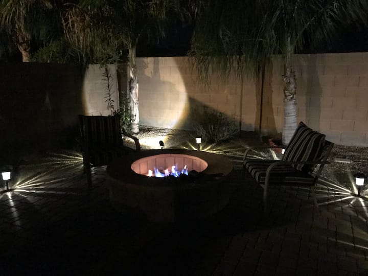 Desert Oasis 4bd/2bath Firepit Pool Table & Jacuzi - Goodyear, AZ