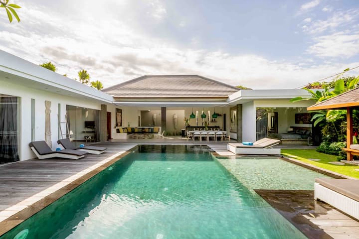 Une Villa De Rêve Près De La Plage à Seminyak - Australia