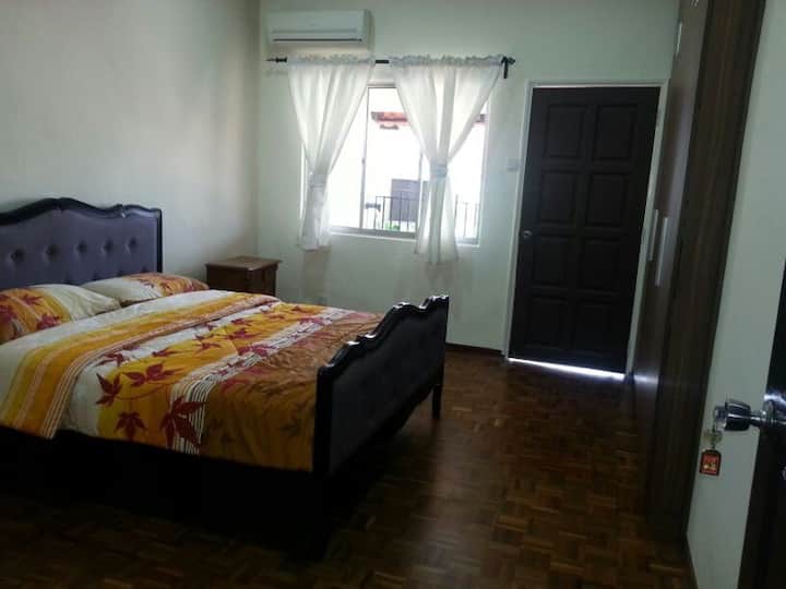 Private Room With Balcony Nr Beach - Changi