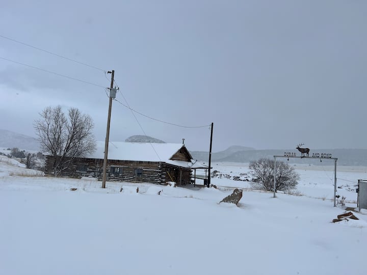 Rustic 4 Bedroom Cabin With Pond On Scenic Ranch - New Mexico