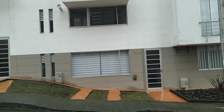 Apartaestudio Cómodo, Seguro, Económico. Ubicación - Manizales