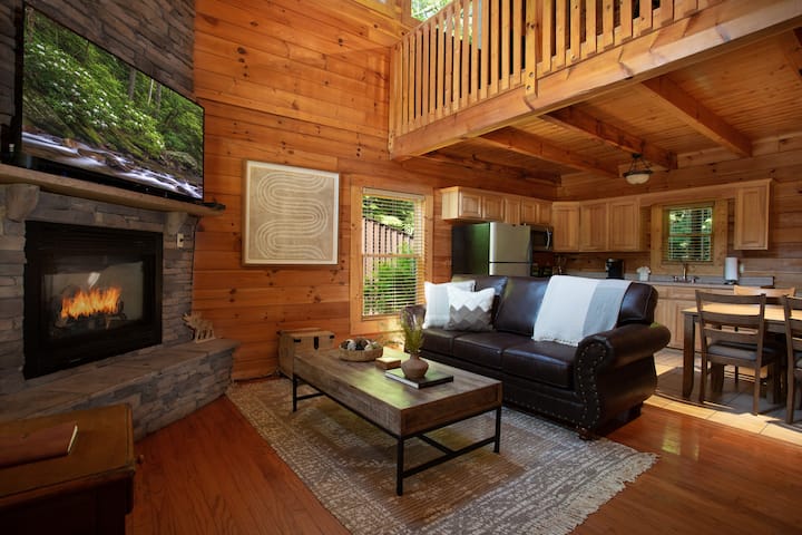 Luxury Gatlinburg Cabin/hot-tub/3 Miles Downtown - Gatlinburg, TN
