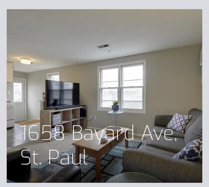 Cozy Highland Park Apt. - Saint Paul, MN