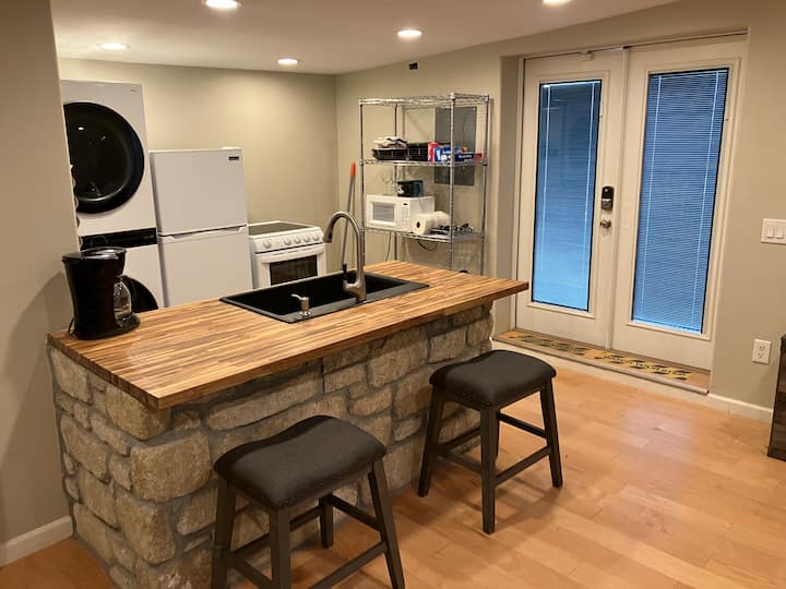 Spacious Midtown Studio King Bed W/d - Reno, NV