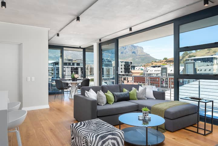 Luxury Living | Panoramic Mountain Views - Cape Town