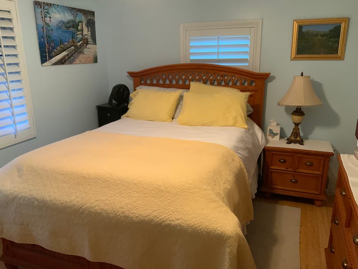 2nd Floor Is All Yours W/ Private Entry & Bathroom - Costa Mesa, CA