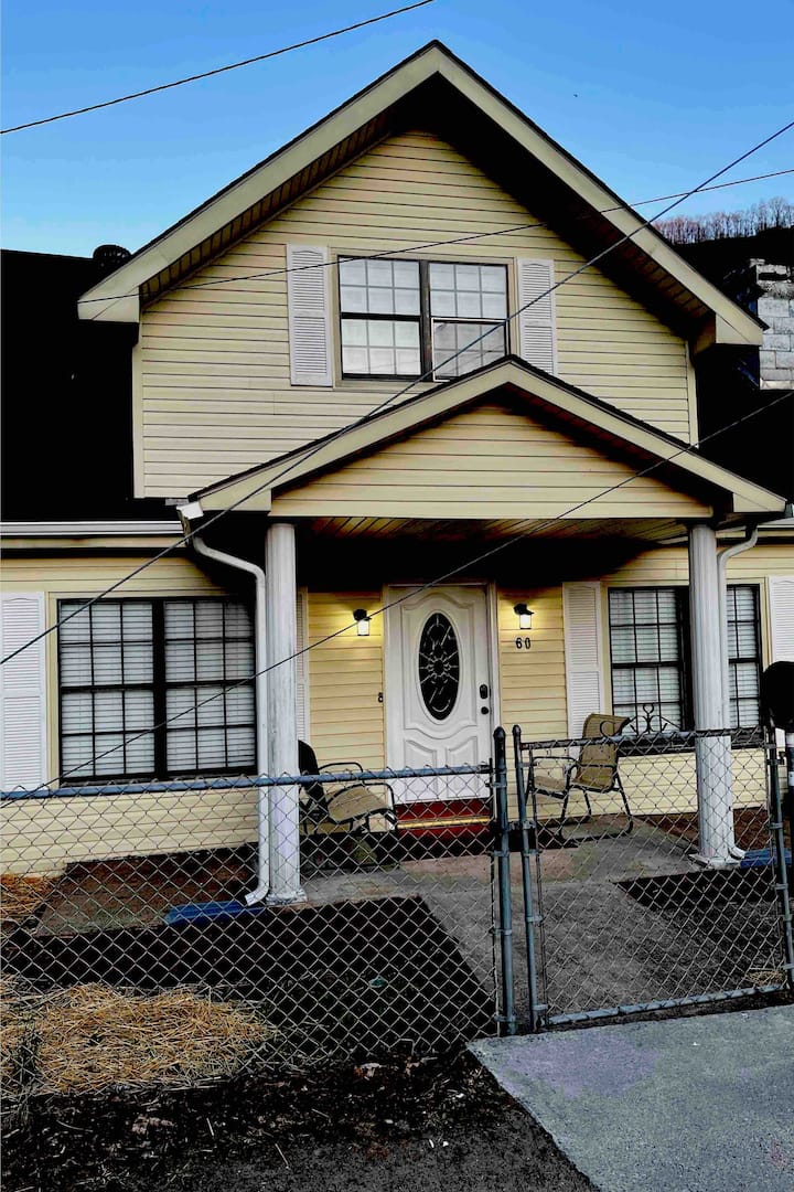 Cozy 3br Home Close To Trails. - Chief Logan State Park, Logan