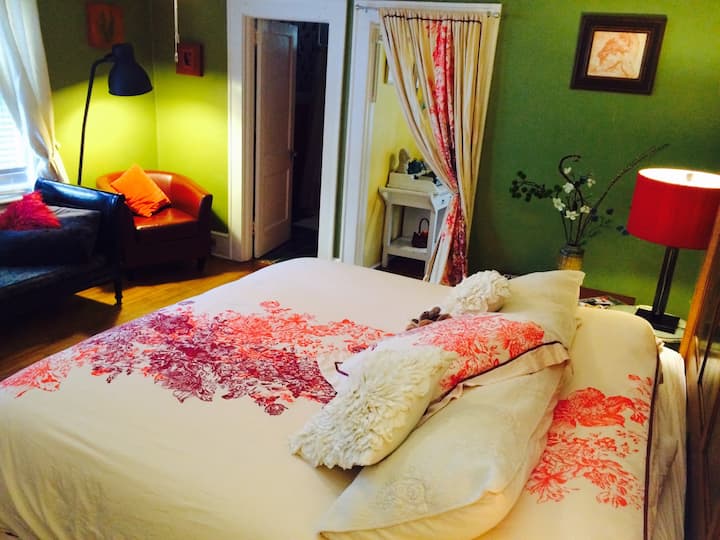 Romantic Vintage Studio Near Downtown & Unca! - Asheville, NC