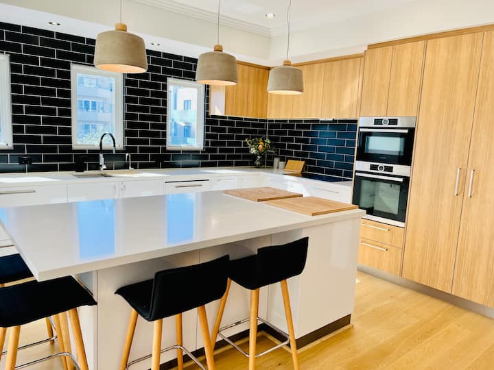 Modern 240m2 Luxury Apartment In Heart Of Marina - Perth