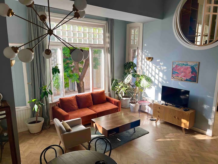 Modern 2 Bedroom Apartment In Historic City Center - Georgia
