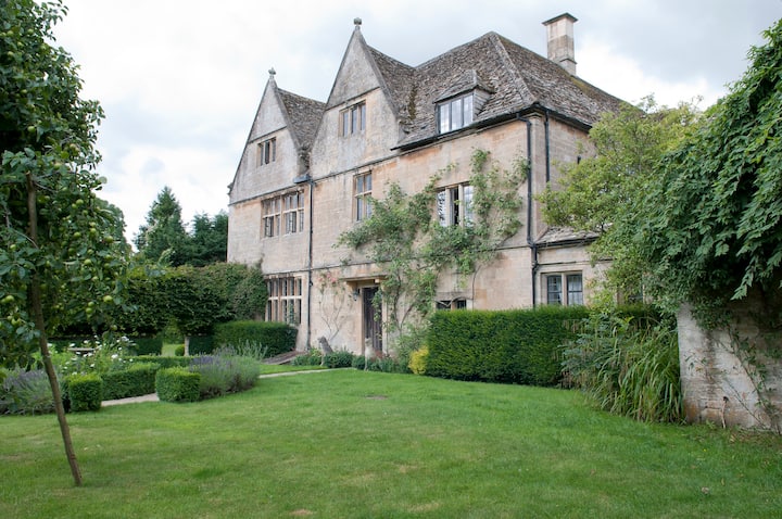 Lovely Bedrooms In An Old Manor - Bibury