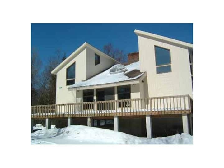 Spaceship Chalet Big + Close + Fun + Shiny - Killington, VT